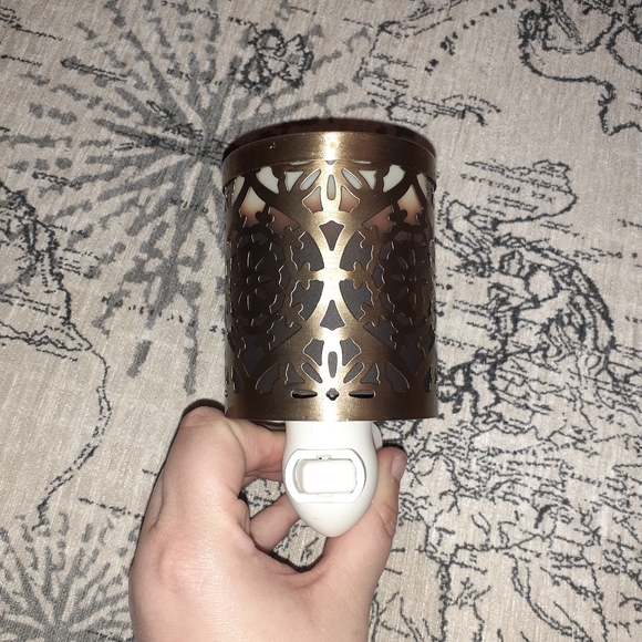 Scentsy | Accents | Scentsy Plug In Warmer | Poshmark